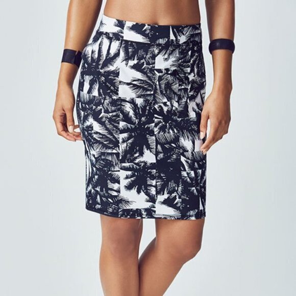 Fabletics | Skirts | Fabletics Black And White Stretch Tropical Palm ...